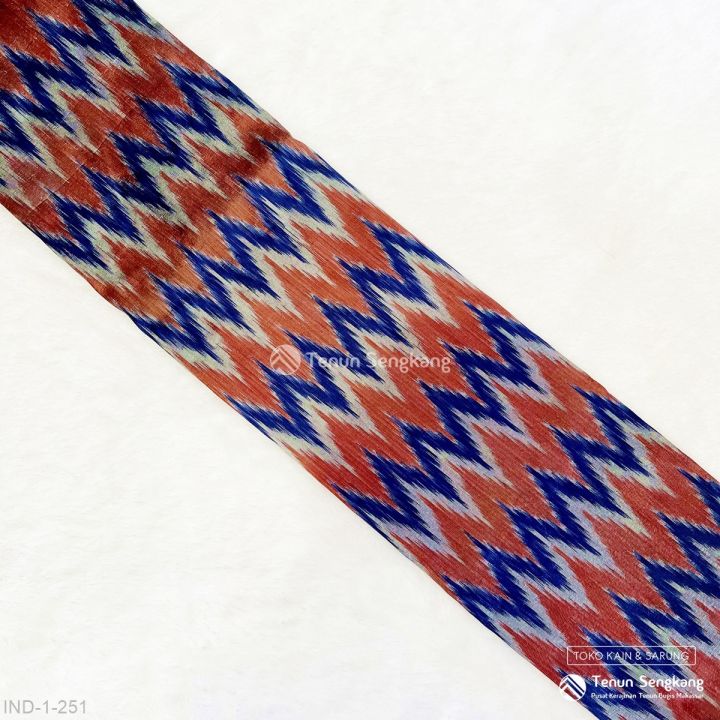 Kain Tenun Ikat Sutra Bugis Makassar Marun - Tenun Sengkang IND-1-251 ...