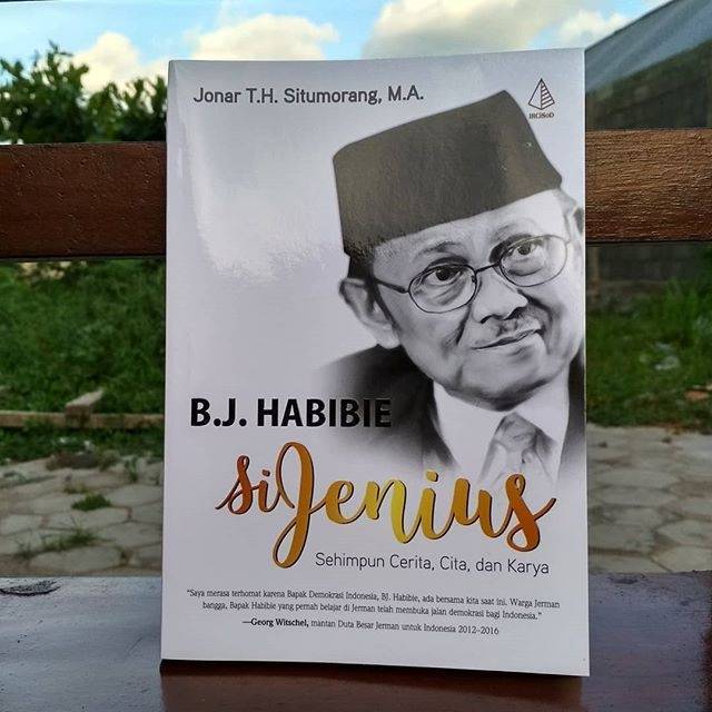Buku BJ Habibie Si Jenius | Lazada Indonesia