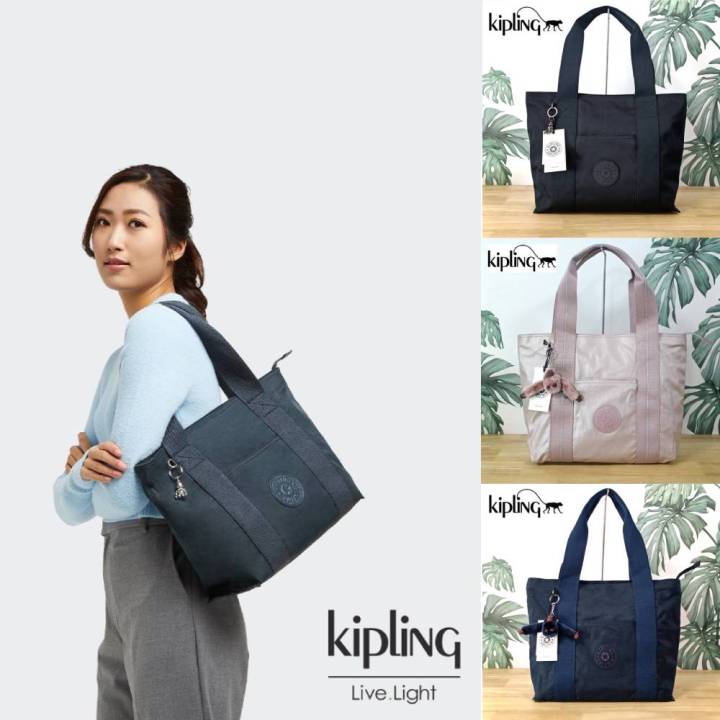 KIPLING รุ่น Era S กระเป๋าสะพายทรง Tote ขนาดกลาง รุ่นใหม่ จากแบรนด์ KIPLING วัสดุ Nylon ...