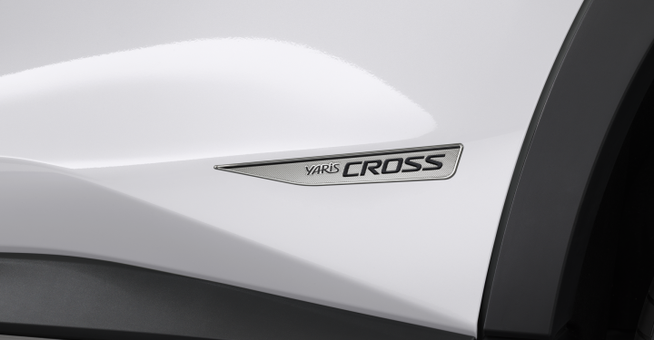 (ของแท้) PC187-BY008 คิ้วตกแต่งประตูหลัง สีโครเมียม หรือ สีดำ โตโยต้า ...