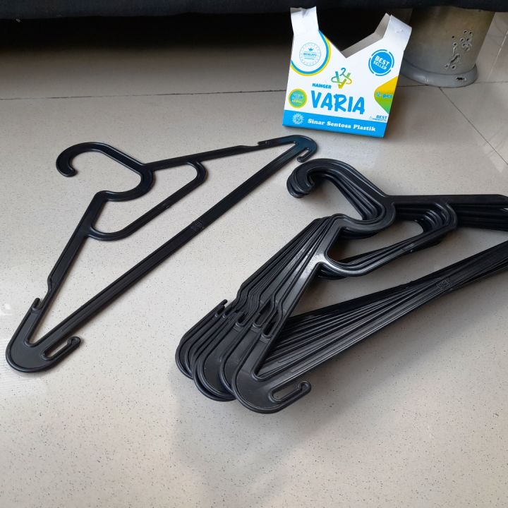 Gantungan Baju Hitam set 12 pcs Hanger Plastics - Varia | Lazada Indonesia
