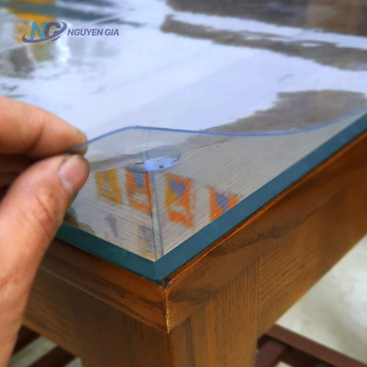 Tấm Nhựa PVC Trong Suốt 5mm - Đặc Điểm và Ứng Dụng Nổi Bật