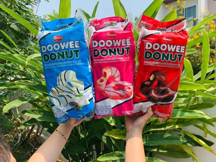 Doowee Donut ตรา Rebisco ดูวี่ โดนัทเคลือบช็อกโกแลต , ไวท์ช็อกโกแลต และ ...