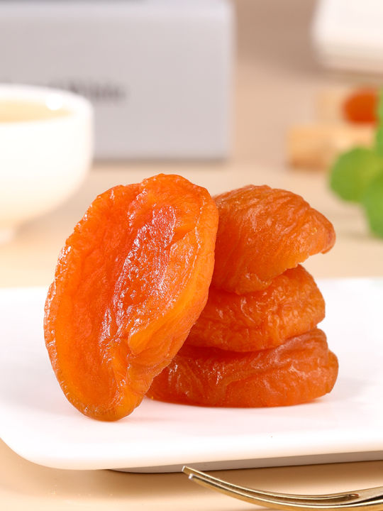 Xinjiang seedless golden dried apricots are naturally saccharin-free ...