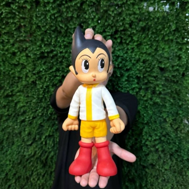 Astro Boy astroboy White and Yellow Outfit Variant Look Back Mighty ...