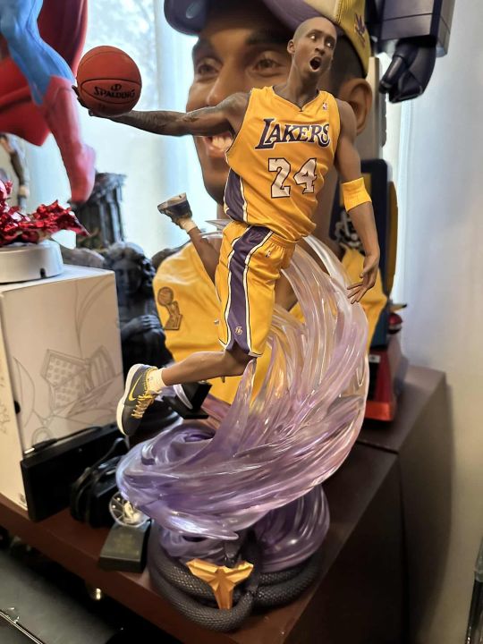 MZL STUDIOS KOBE BRYANT 1/6 SCALE RESIN STATUE DISPLAYED CONDITION WITH ...