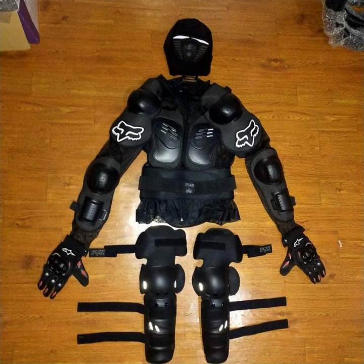 FULL SET OF RIDER SAFETY GEARS CONSISTING OF: AIRFLOW MASK, FOX BODY ...