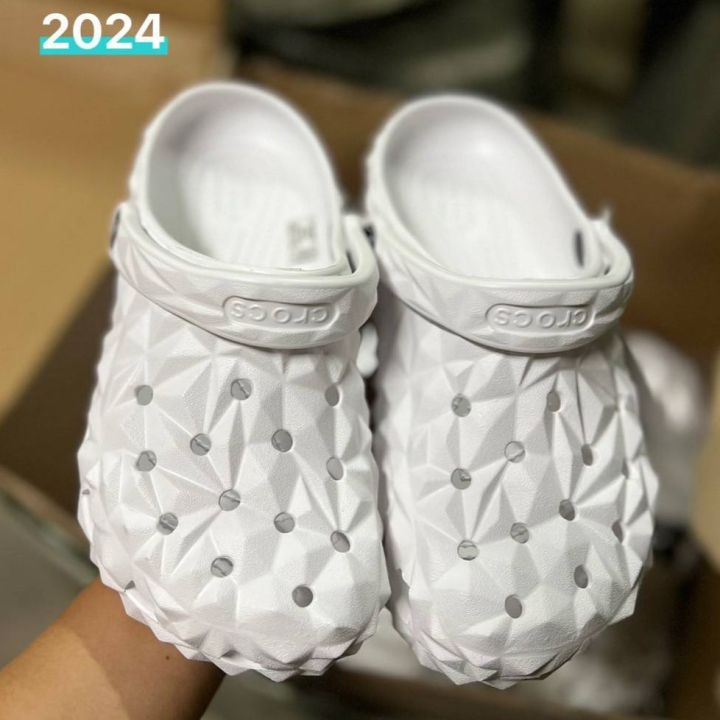 รองเท้าแตะสวม Crocs Classic Clog New Model 2024 (M4---M11) รองเท้าผู้ ...