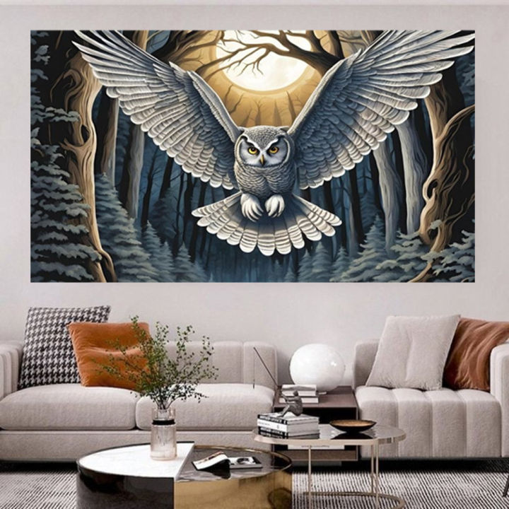 HIASAN DINDING/POSTER CETAK BURUNG HANTU PUTIH TERBANG DI TENGAH HUTAN ...