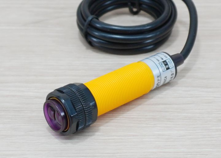 E3F-DS50C4 Infrared Photoelectric Sensor 10-50cm Detection Range Adjust ...