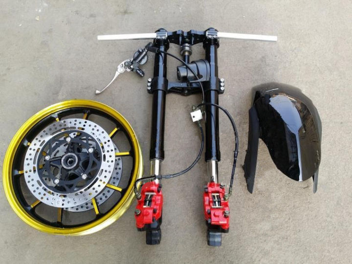 Sports car racing motorcycle refitted with inverted shock absorber ...