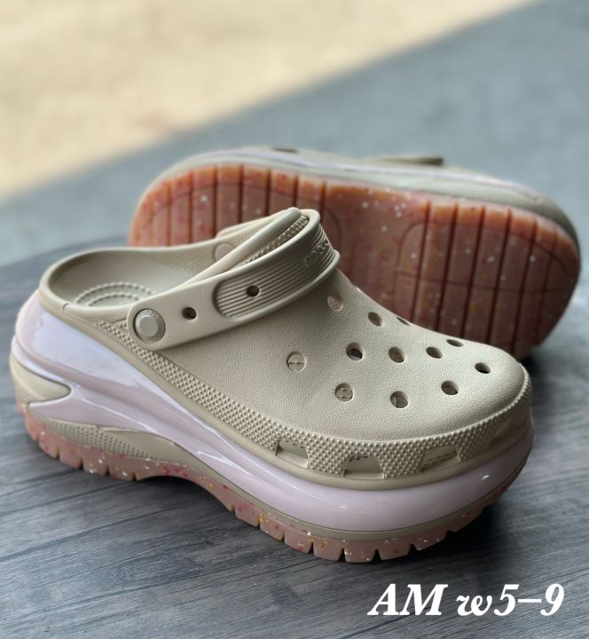 รองเท้าแตะ Crocs Classic Mega Crush Clog Sz.W5-W9 รองเท้าแตะแฟชั่น รองเท้าแตะผู้หญิง รองเท้า ...