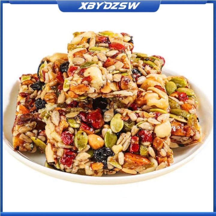 Nuts and eight treasures hand-cut cakes, walnuts, almonds, red dates ...