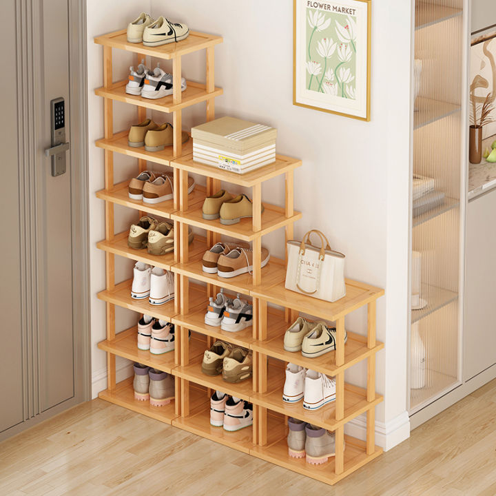 The shoe rack of entrance door is simple and space-saving, and the ...