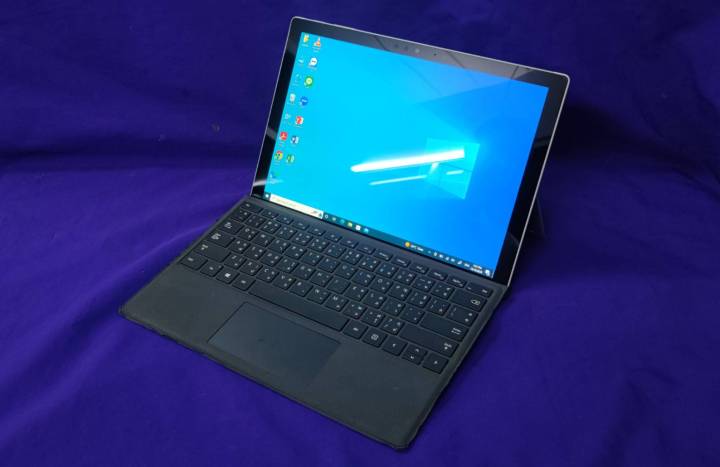 Microsoft Surface Pro 6 (used) หน้าจอทัชสกรีน 2 in 1 เป็นทั้ง Laptop ...