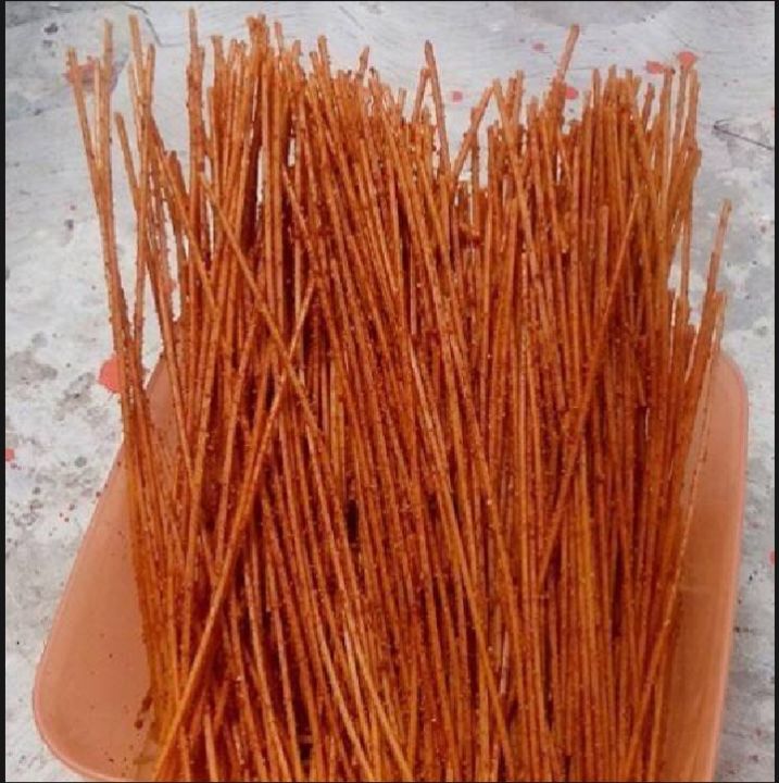 Mie lidi pedas/cemilan mie lidi kiloan/jajanan jadul/mie lidi aneka ...