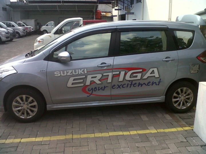 Stiker mobil suzuki ertiga stiker mobil ertiga cutting stiker body ...