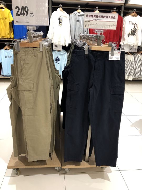 Uniqlo ผ้ากันเปื้อนหลายกระเป๋าขอบแท้และกางเกงลำลองขาตรงของผู้ชาย418937 ...