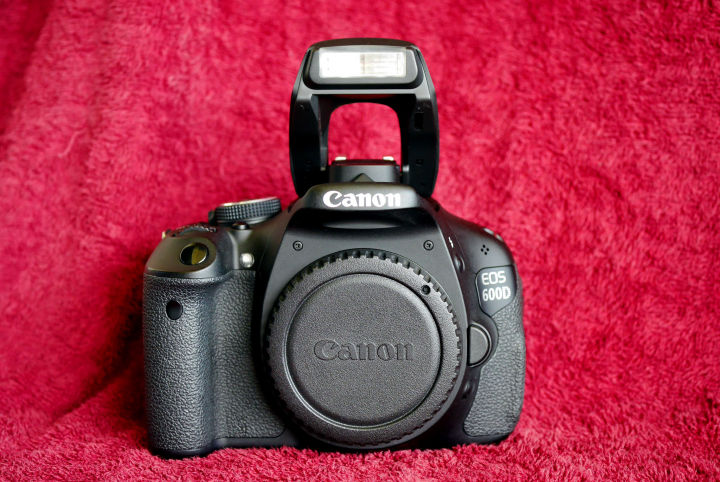 Canon 600D ซึ่งเป็นกล้องที่ใหม่ สด เพียบพร้อมด้วยอาวุธมากมายจนผมต้อง ...