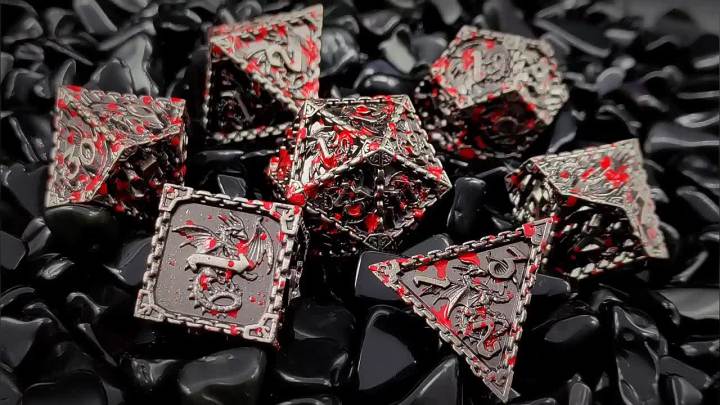 ลูกเต๋าโลหะ COC กลุ่มวิ่ง DND ชุดดราก้อนและดันเจี้ยนคธูลูลูกเต๋า TRPG หลายเหลี่ยม 7 เกมกระดาน ...