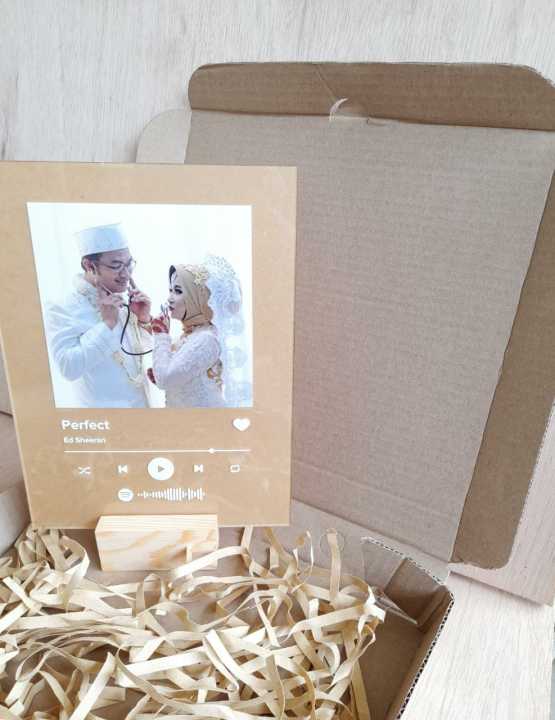Acrylic akrilik spotify album custom 18 x 24 include stand kayu ...