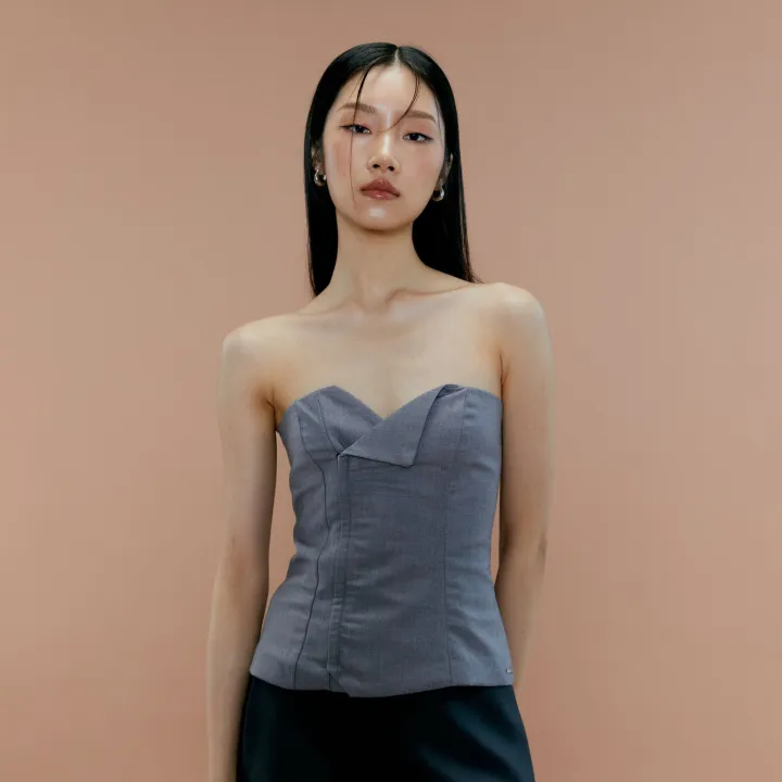 STUDIO UNKNOWN - Lauren Strapless Top เกาะอกซิปหน้า ตกแต่งอะไหล่เงิน | Lazada.co.th