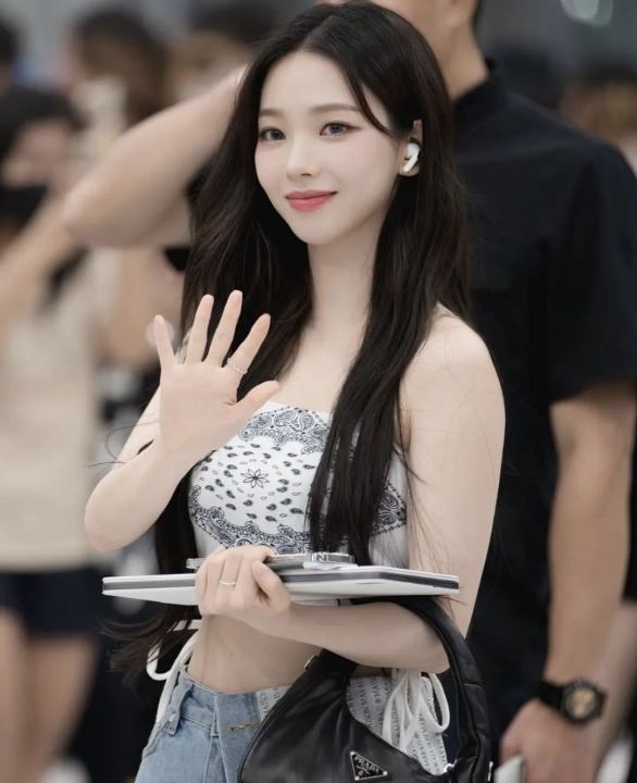 Cider KPOP Aespa Karina Wearing Paisley Tube Tank Top เสื้อครอปเกาะอกผู้หญิง เสื้อแฟชั่นผู้หญิง ...