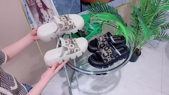 Selipar Jenis Popular Wanita Musim Panas Pakaian Luar Tebal Bersol ...