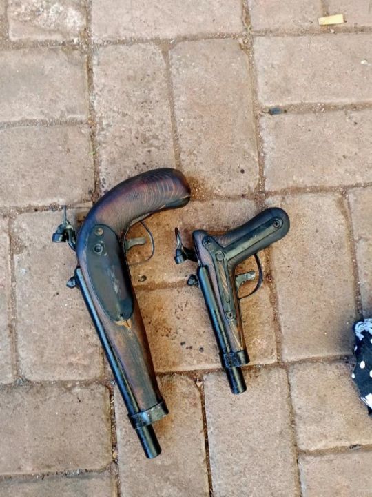 Custom-made non-launching stage props, wooden shotgun, shotgun ...