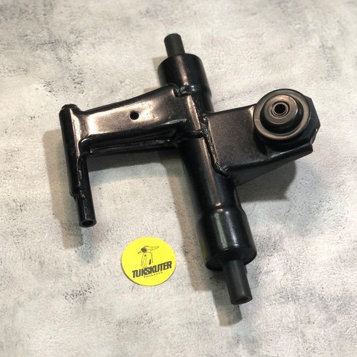 Swing Arm Assy / Engine Mounting Lengan ayun Original Vespa S LX ...