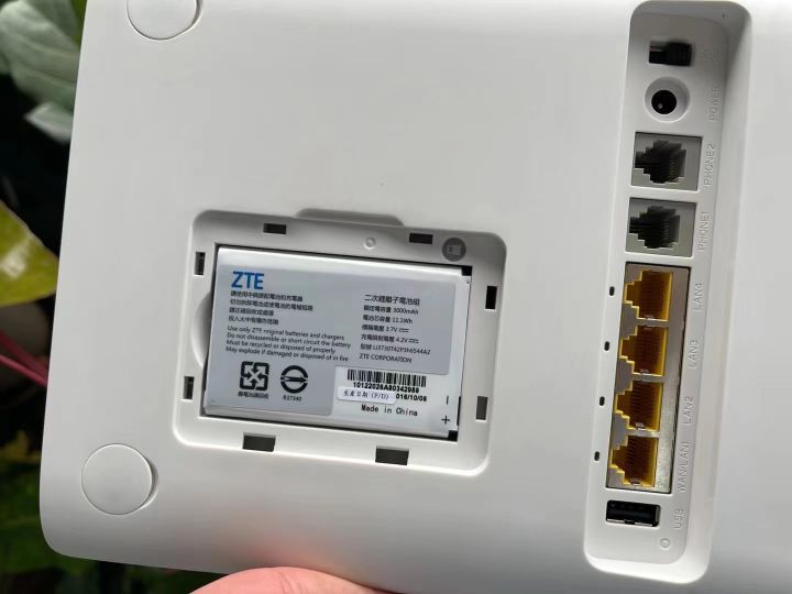 [COD]ZTE 4G LTE WiFi Router, unlocked, with Sim Card Port, 2 Antennas ...