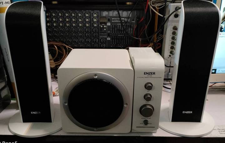 ENZER HM 1848 (ลำโพงพร้อมภาคขยายในตัว) NEW มีตำหนิตรงฐานลำโพงนิดหน่อย ...