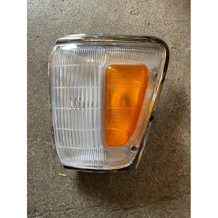 Toyota Hilux 1989-1997 (4X4) Signal Light/ Corner Light | Lazada PH