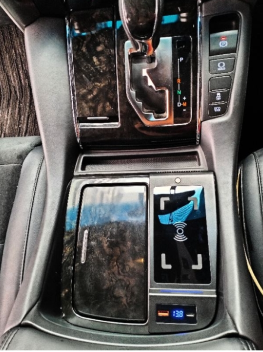 Toyota alphard vellfire agh30 center console wireless charger | Lazada