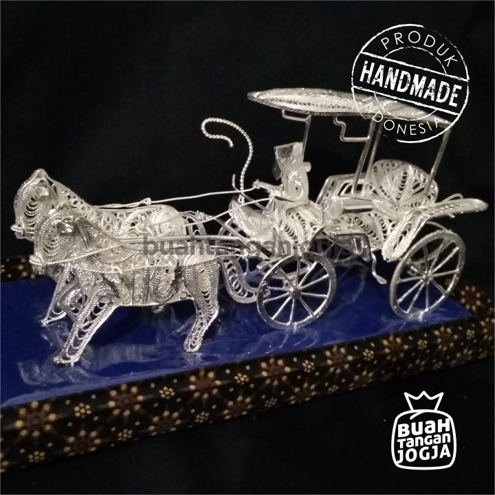 Miniatur Andong 2 Kuda Lapis Perak - Kerajinan Khas Kotagede Jogja | Lazada Indonesia
