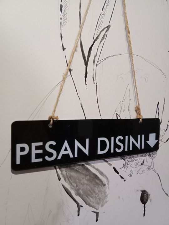 Sign PESAN DISINI Akrilik Gantung - Tulisan PESAN DISINI Untuk Cafe ...