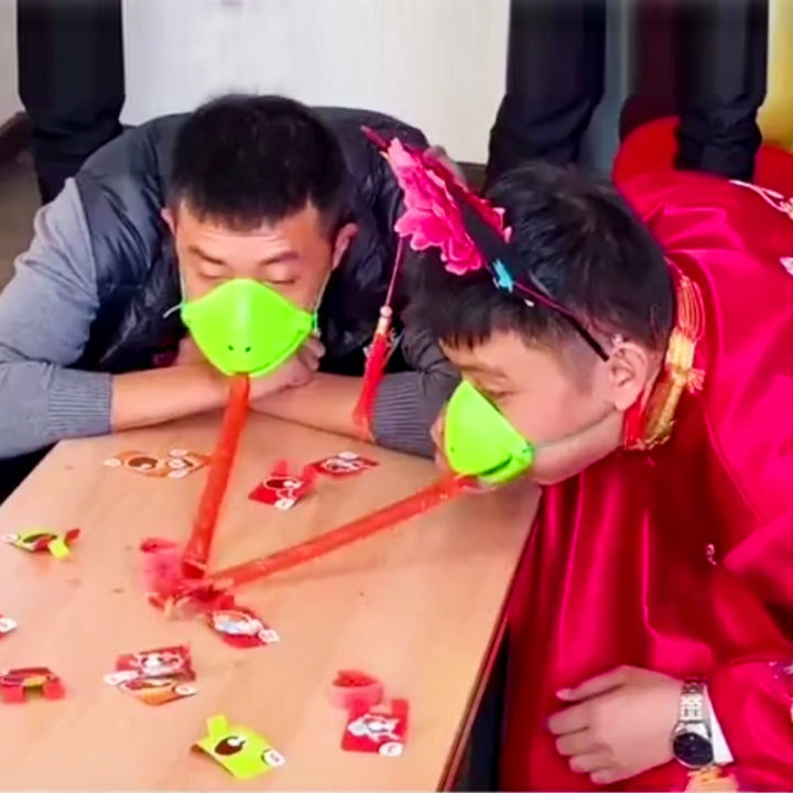 Greedy Little Frog Wedding Trick Game Props Frog Sticking Tongue out ...