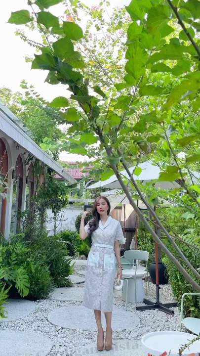Emma Walk in Seoul เดรสคอปกผ้าลูกไม้ลายสวยหรู ผ้าอัดกาวใส่เป็นทรงสวย แพ ...