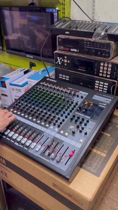 Sound mixer Yamaha MGP16x 16 channel mixing console with USB and FX ...